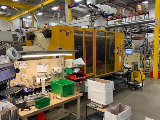 Husky H500 550 US Ton Injection Molding Press